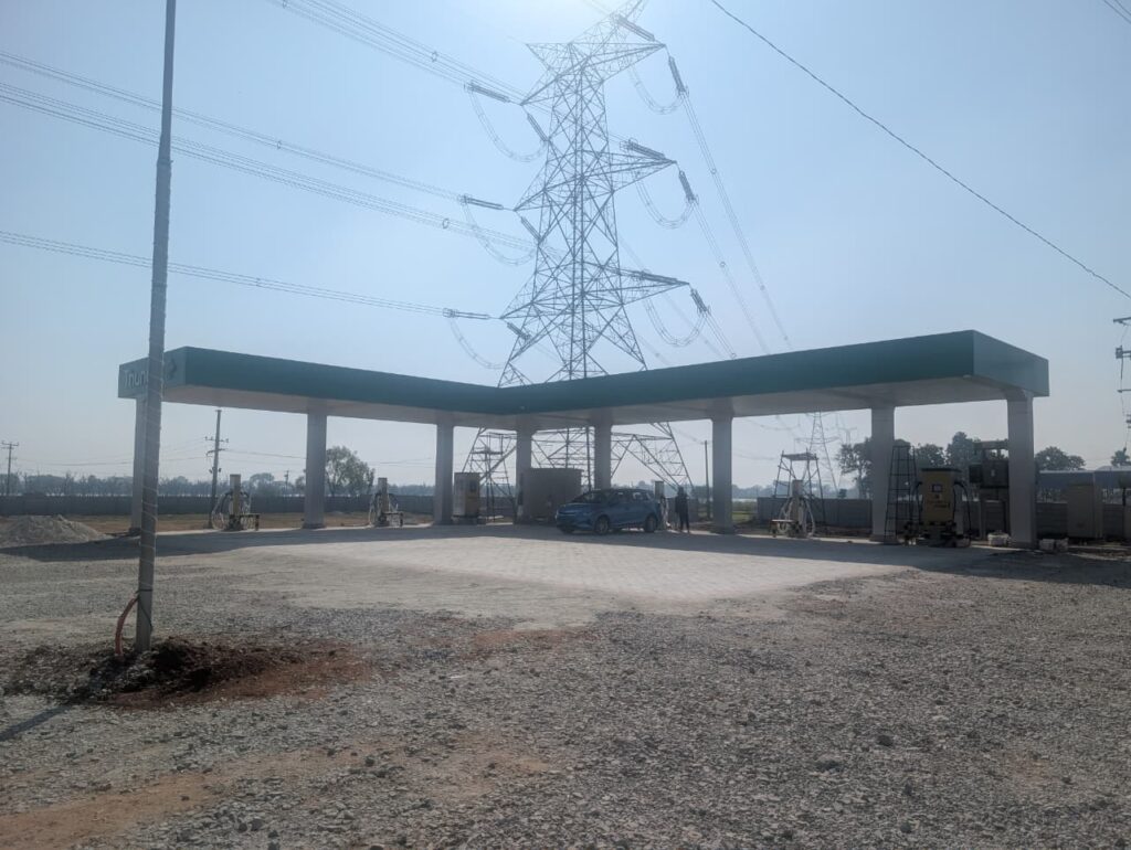 Hyderabad–Vijayawada Highway Gets Its First Ultra Super-Fast EV ...